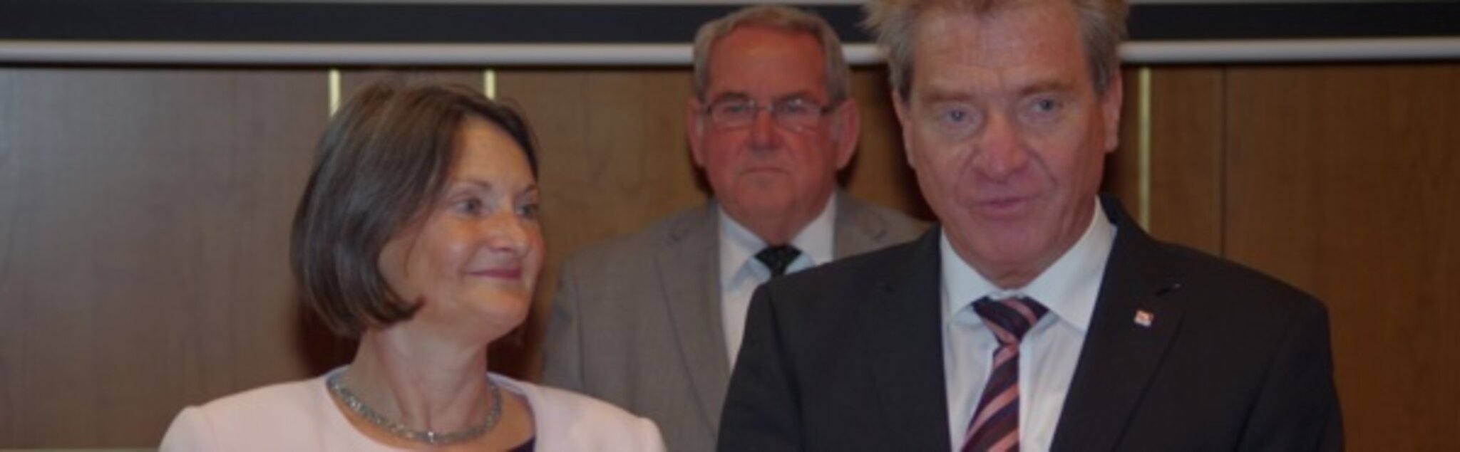 Landrat in dritte Amtszeit verpflichtet: Hämmerle als Fels in der ...