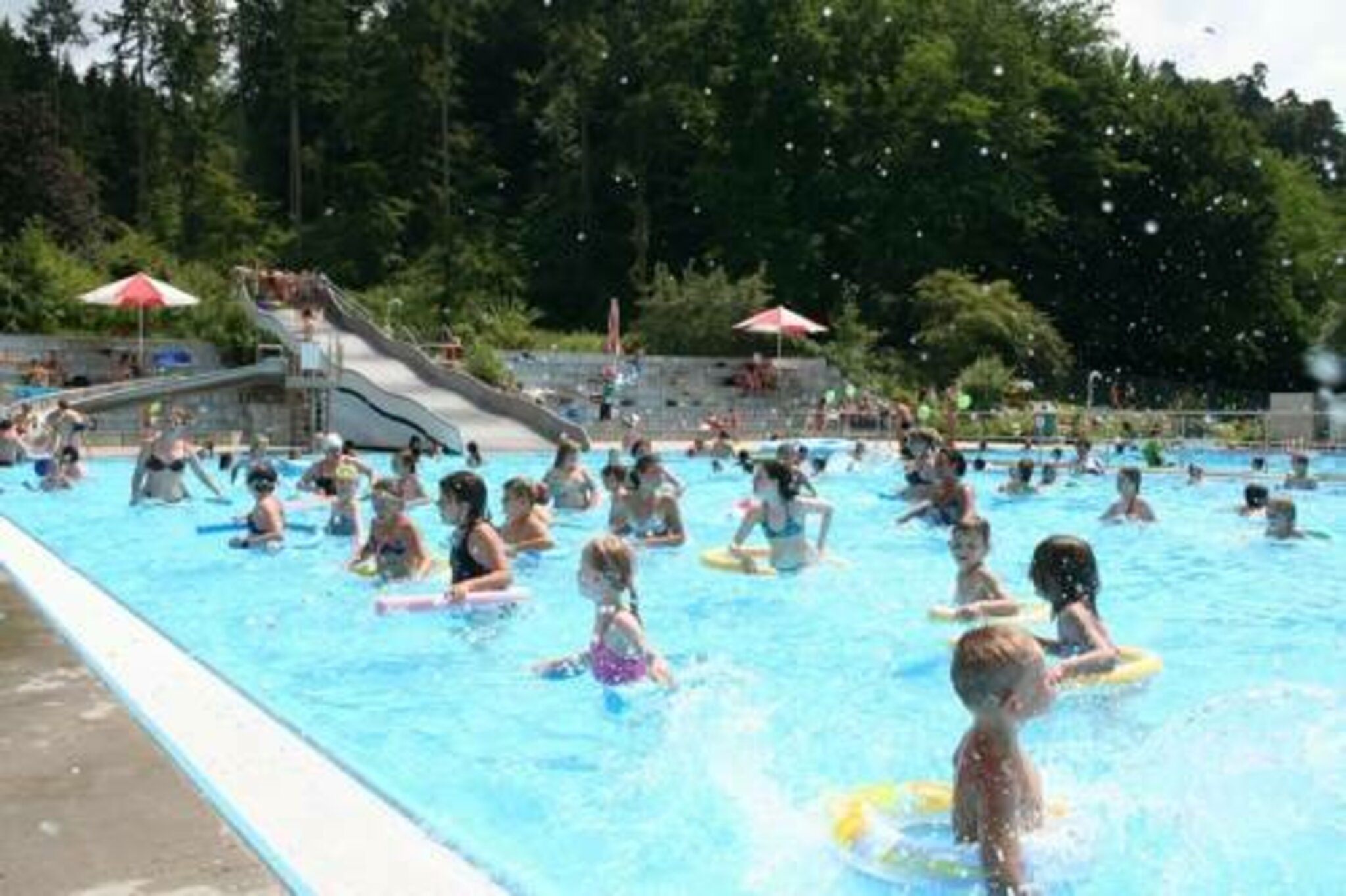 Leserbrief mit Werbung für das Stockacher Freibad: Ganz ohne ...