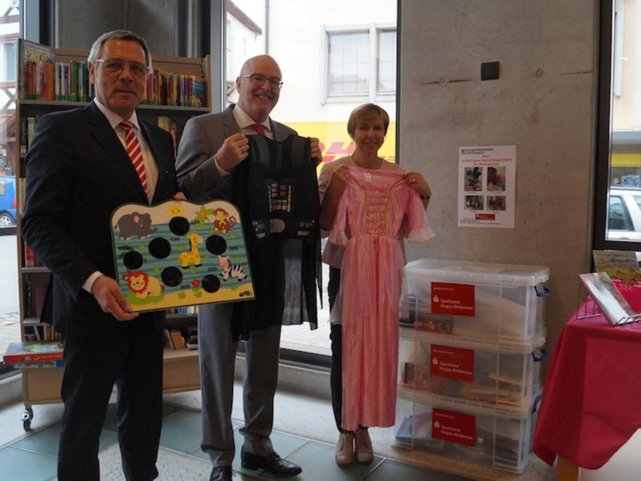 Sparkasse Hegau-Bodensee sponsert Themenkisten: Stadtbibliothek ...