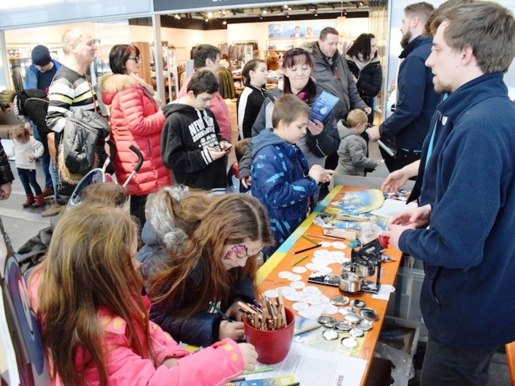 »See(h)reise« trotzte dem Wetter: Eintauchen, Einkaufen, Genießen trotz Winterwetter - Radolfzell