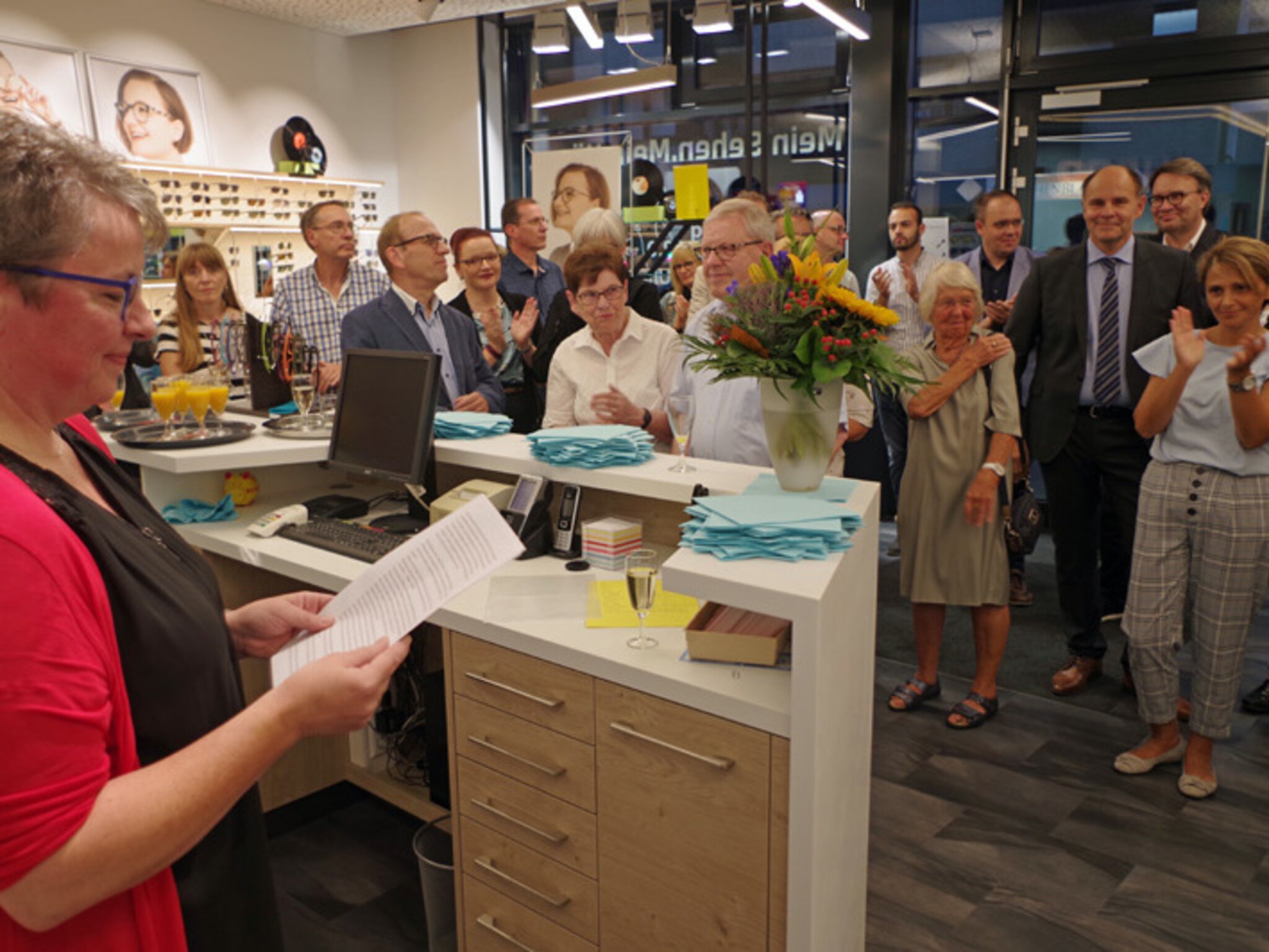 Viele Gäste bei der Eröffnung des "neuen" Hepp: Beratungsqualität als ...