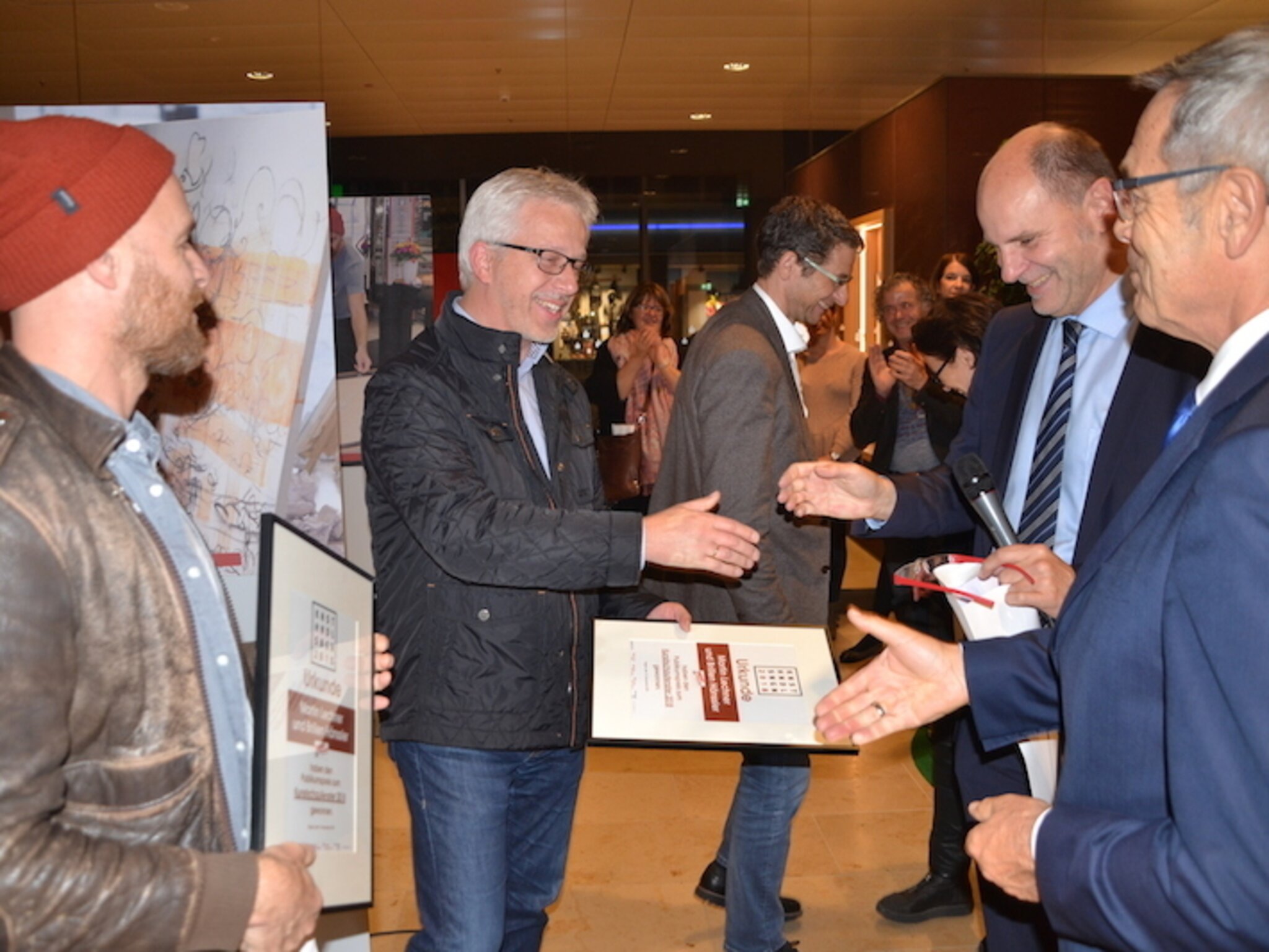 Martin Lechner bei Brillen Hänssler zum Kunstschaufenster 2018 gewählt ...