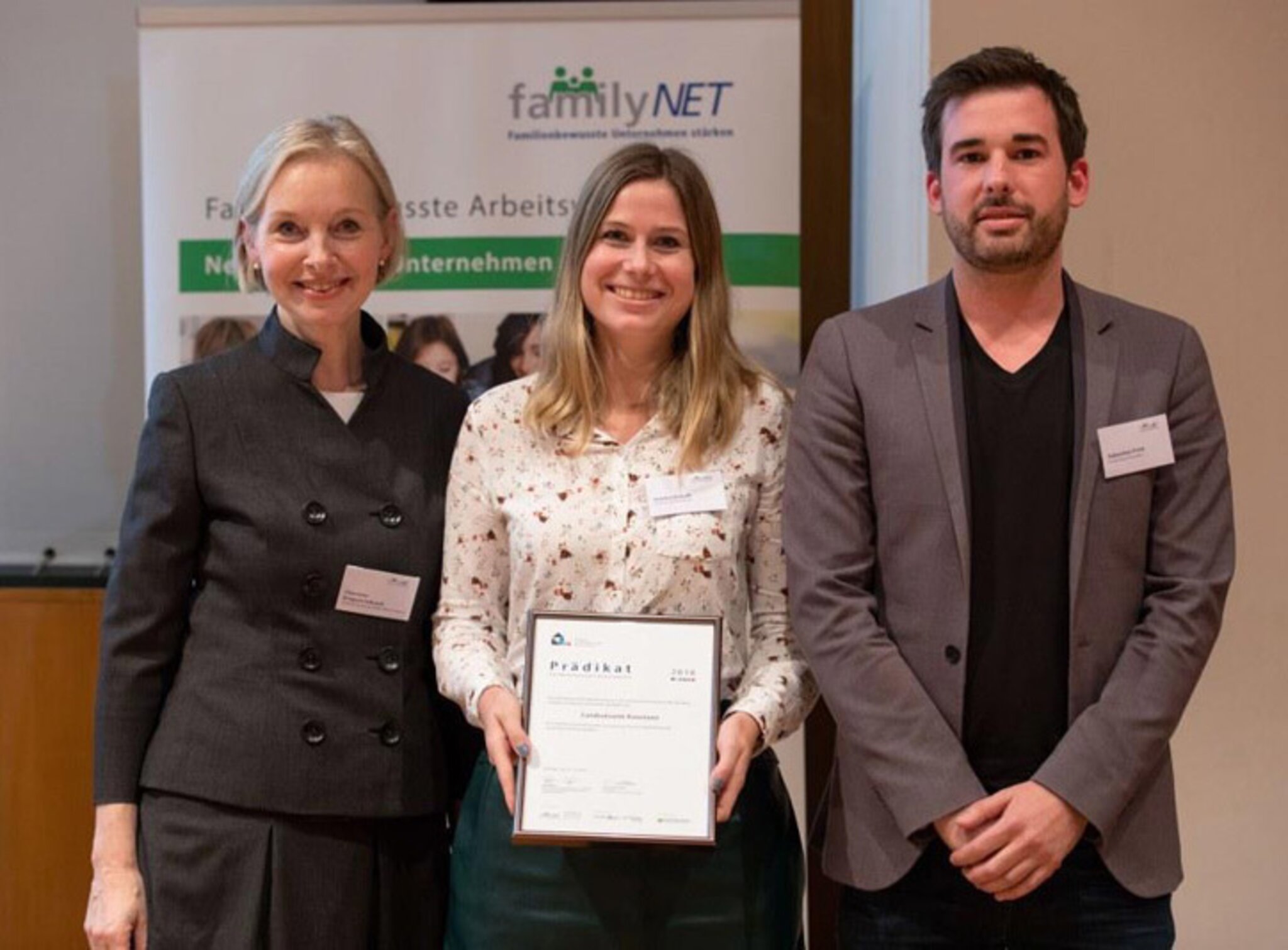 Eines von 180 Unternehmen und Behörden mit dem Prädikat: Landratsamt ...