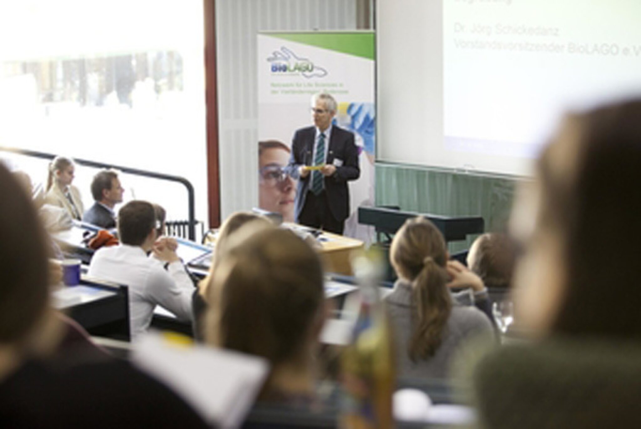 Über 100 Teilenehmer im Forum "Wissenschaft trifft Wirtschaft": Biolago diskutiert digalisierte ...