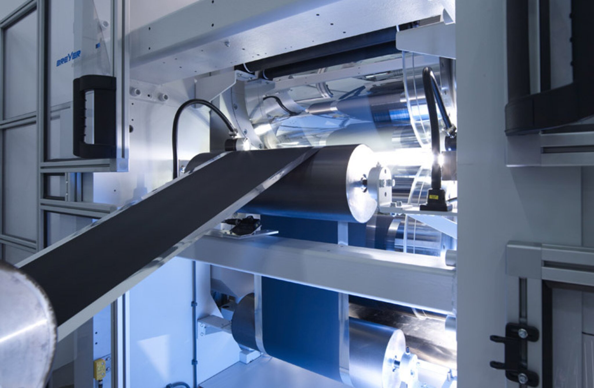 In Singen entwickelter Kalander als wichtiges Element für ...