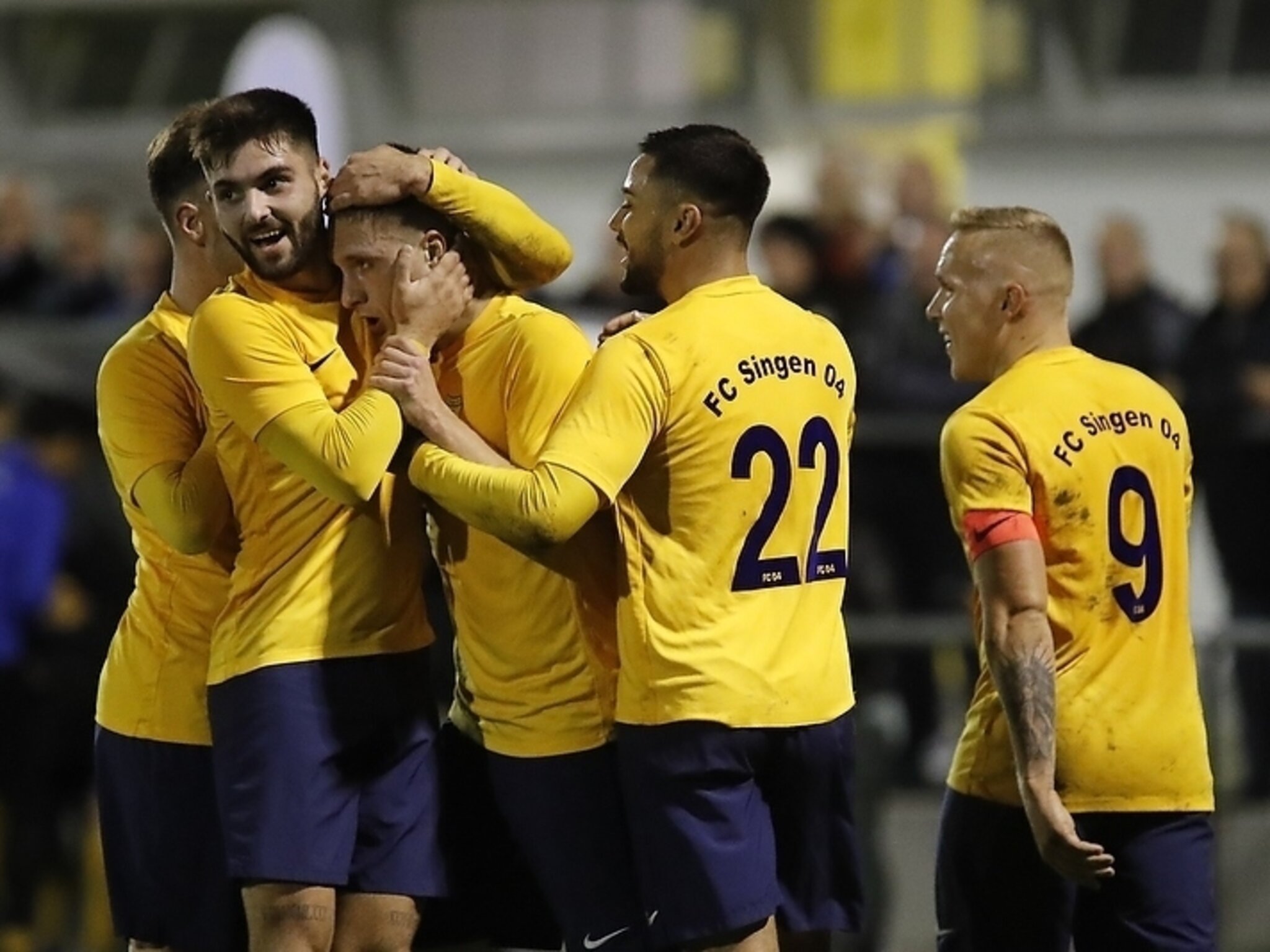 Aufruf an die Fans zum Besuch des Spiels und zur Unterstützung der ...