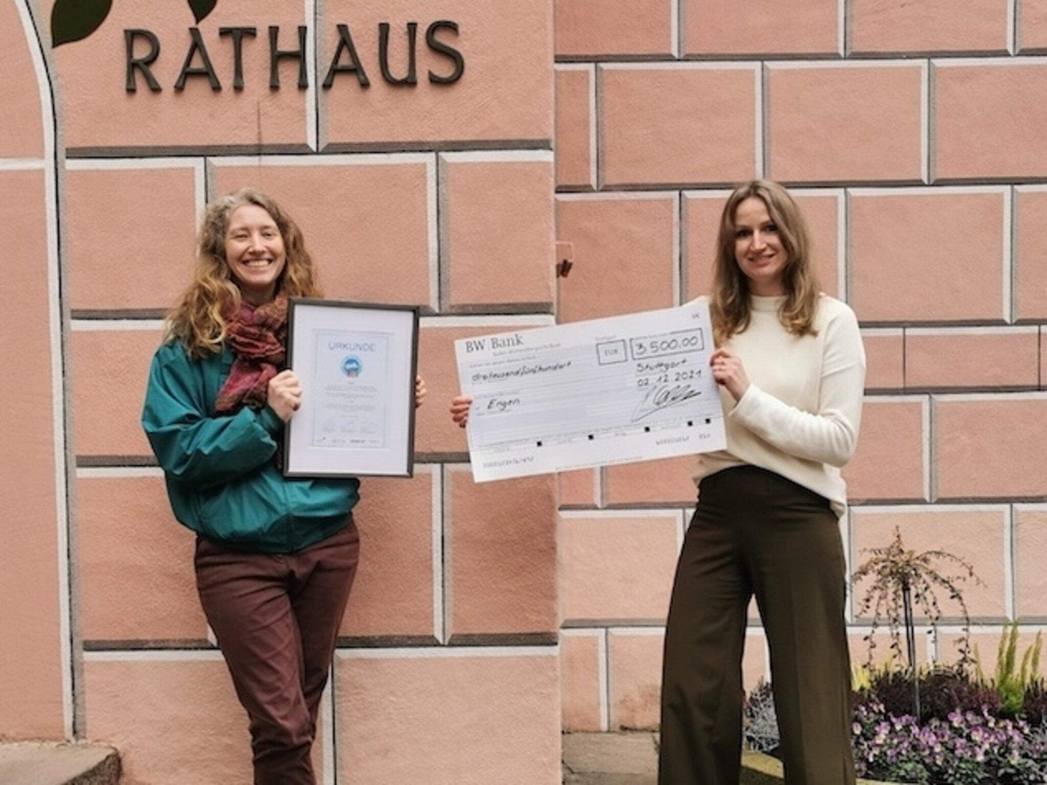 Auszeichnung mit 2. Preis für „Unser buntes Engen e.V.“ und die Stadt ...