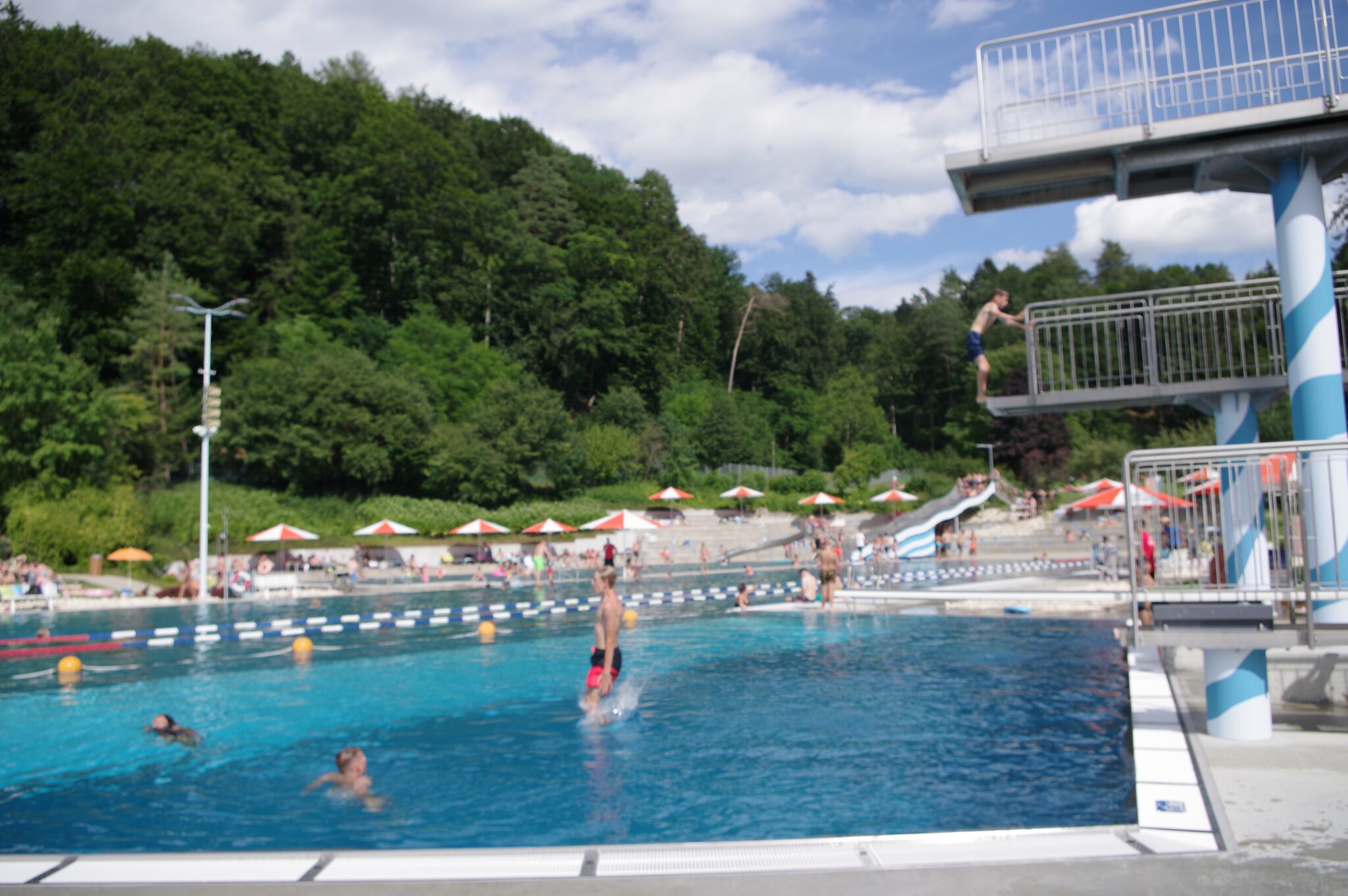 Das neue Osterholz-Freibad lockt die Gäste: Generalsanierung mit 3,3 ...