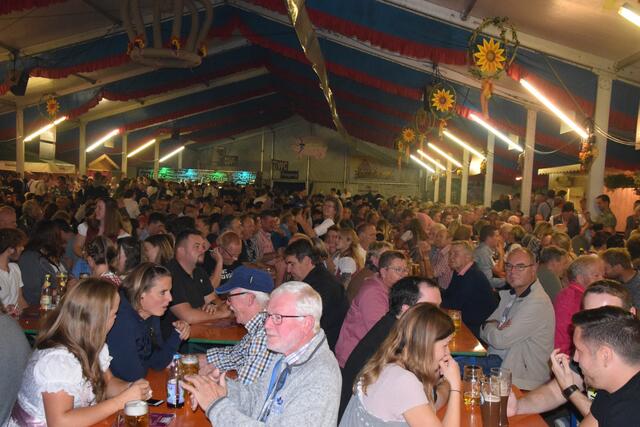 56. Ehinger Herbstfest: Riesengaudi im Festzelt - Mühlhausen-Ehingen