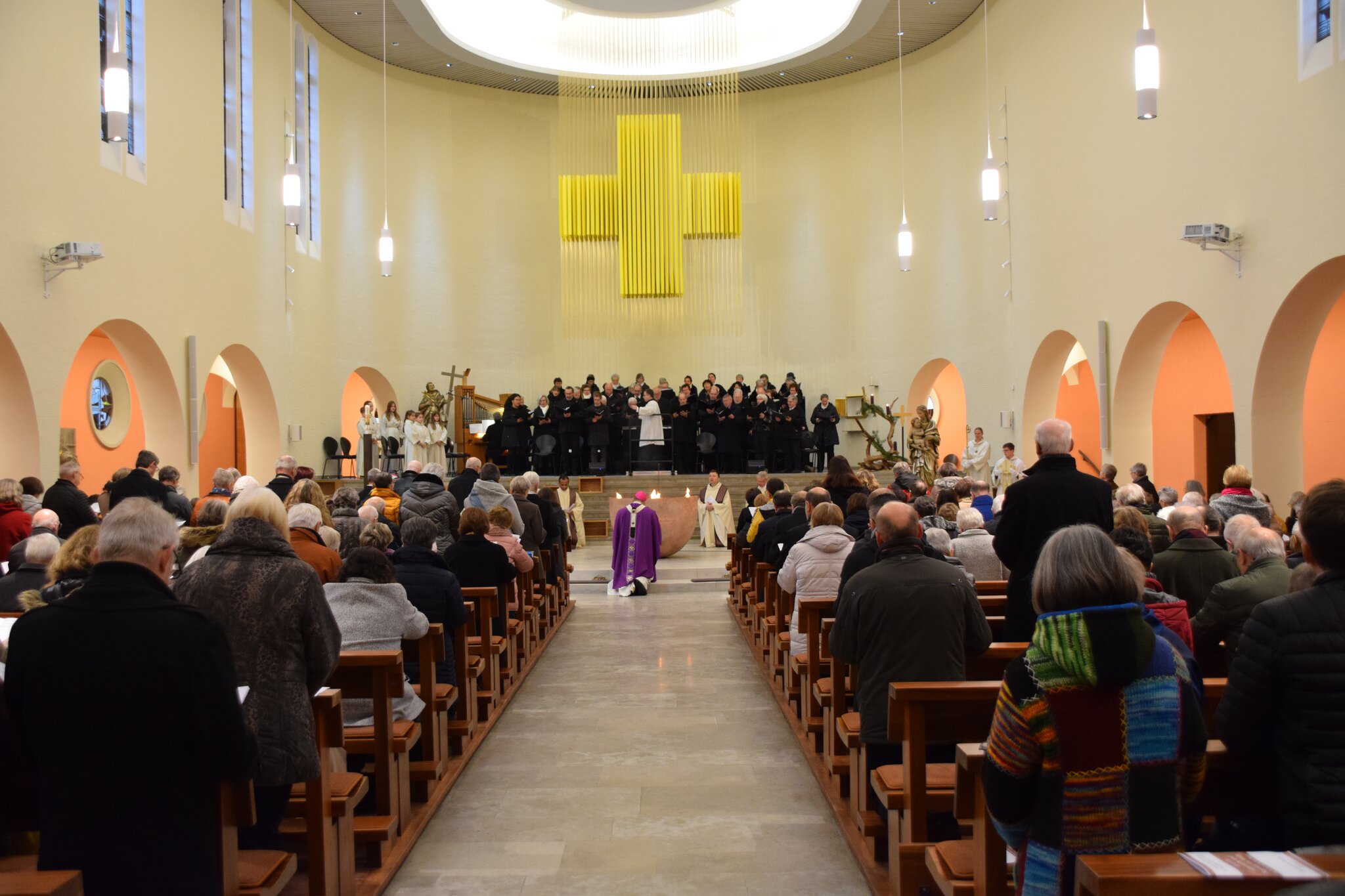 Feierliche Altarweihe: St. Oswald erstrahlt in neuem Glanz - Stockach