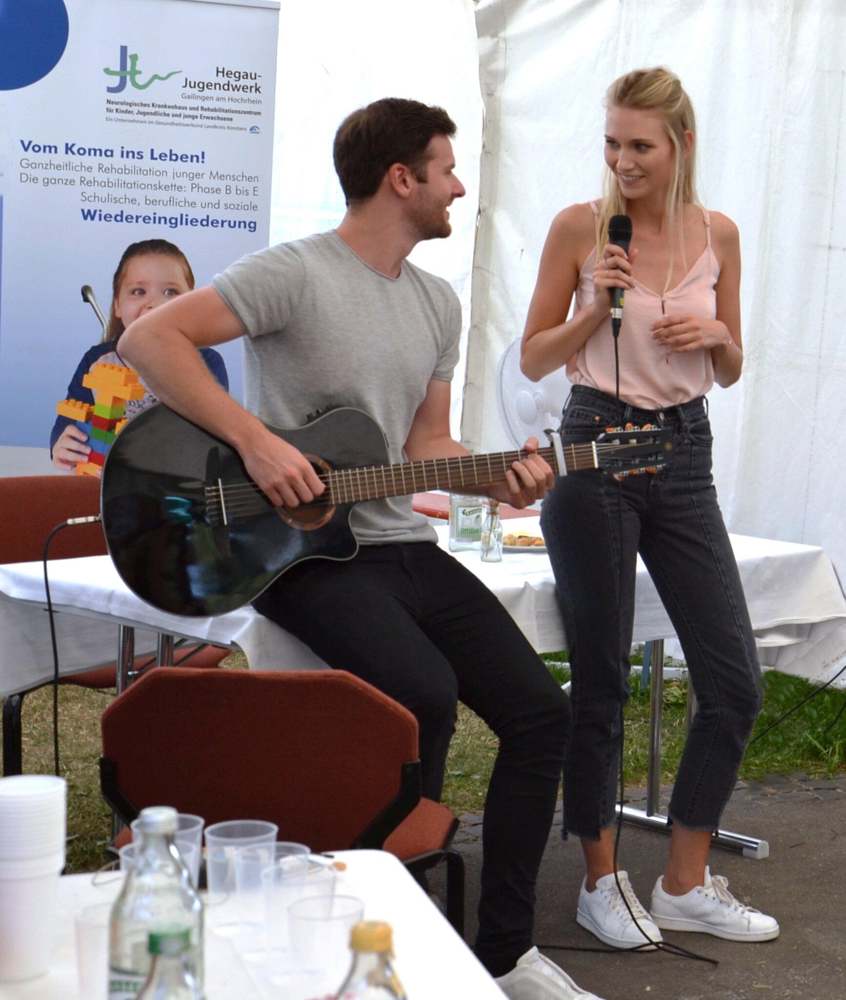 Pop-Duo Glasperlenspiel spendet: Hegau-Jugendwerk Gailingen erhält ...