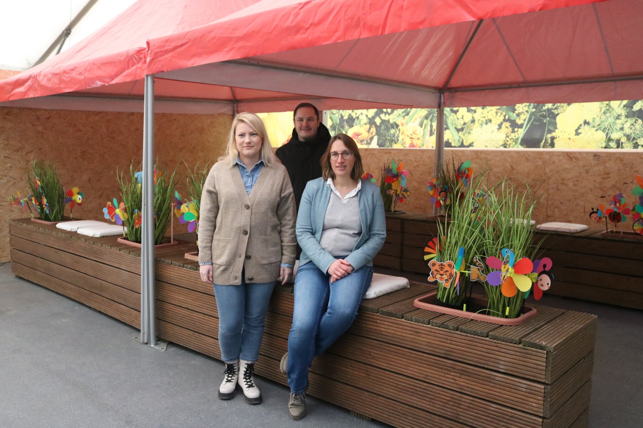 480 Personen, 40 Toiletten, 60 Duschen: Flüchtlings-Leichtbauhalle auf ...