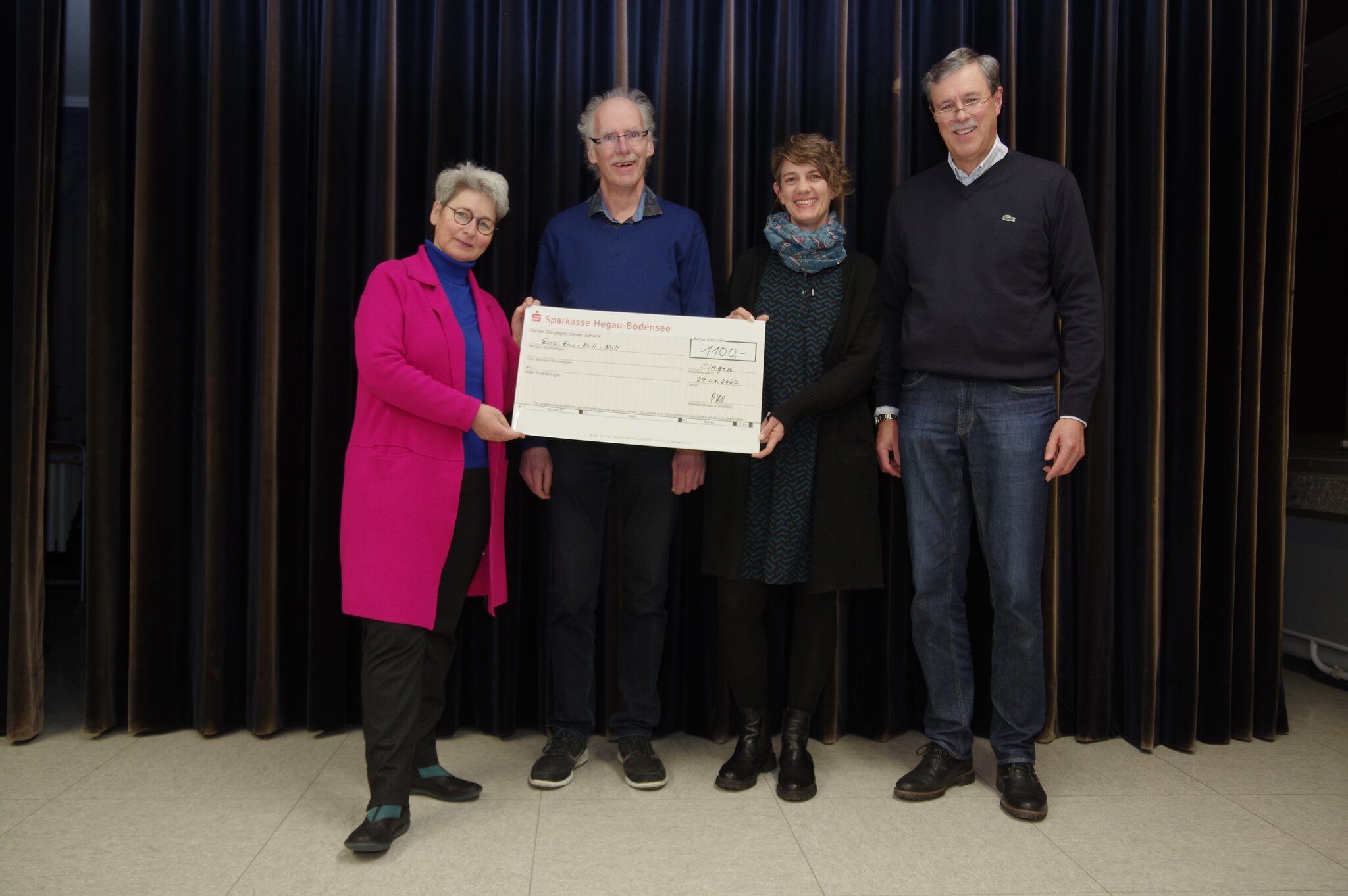 Spende des Madrigalchor Alu Singen: Geld für die "Time-Out School" - Singen