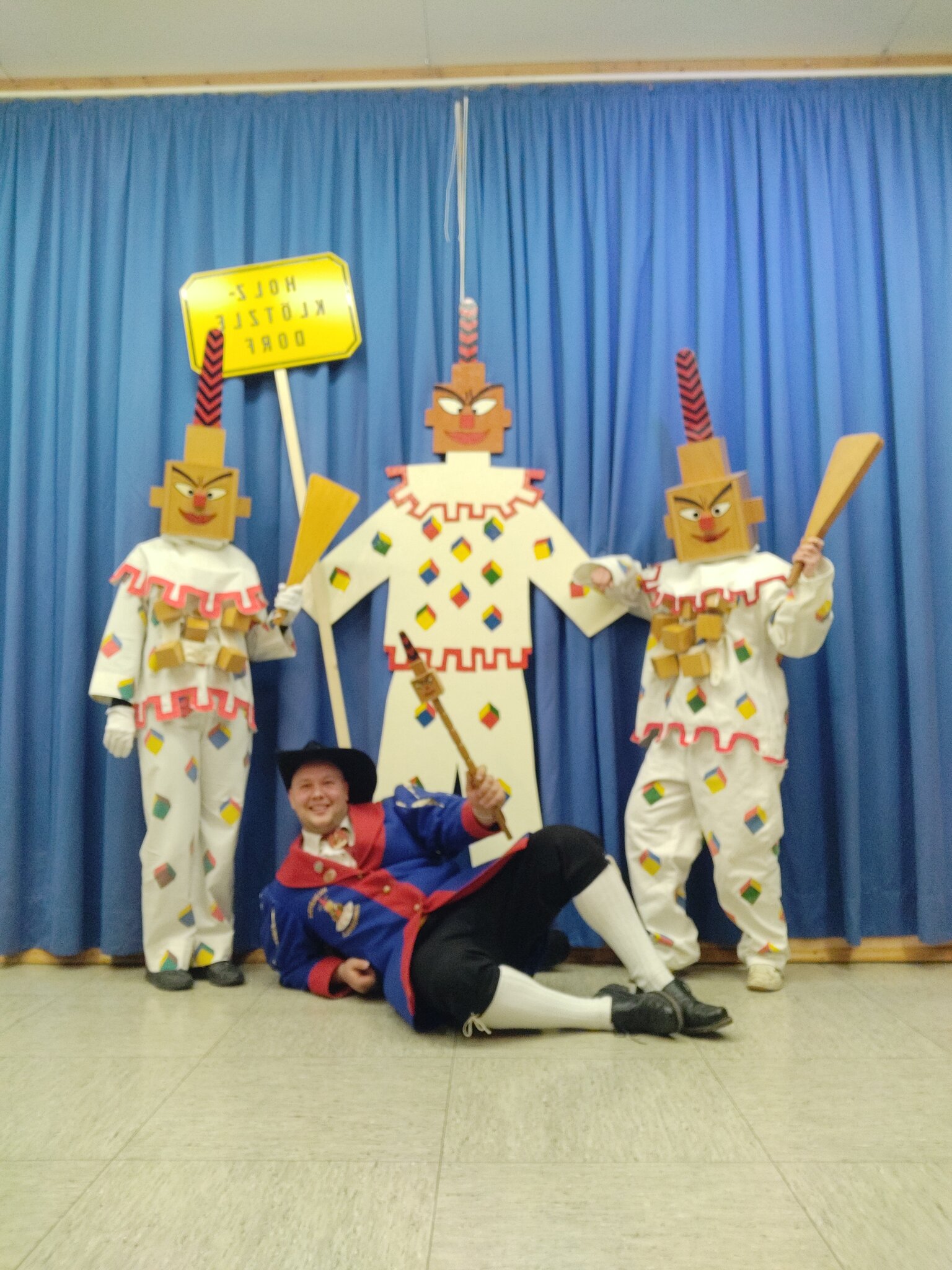 Holzklötzle Zimmerholz: Vereinte Gemeinschaft - Raum Hegau