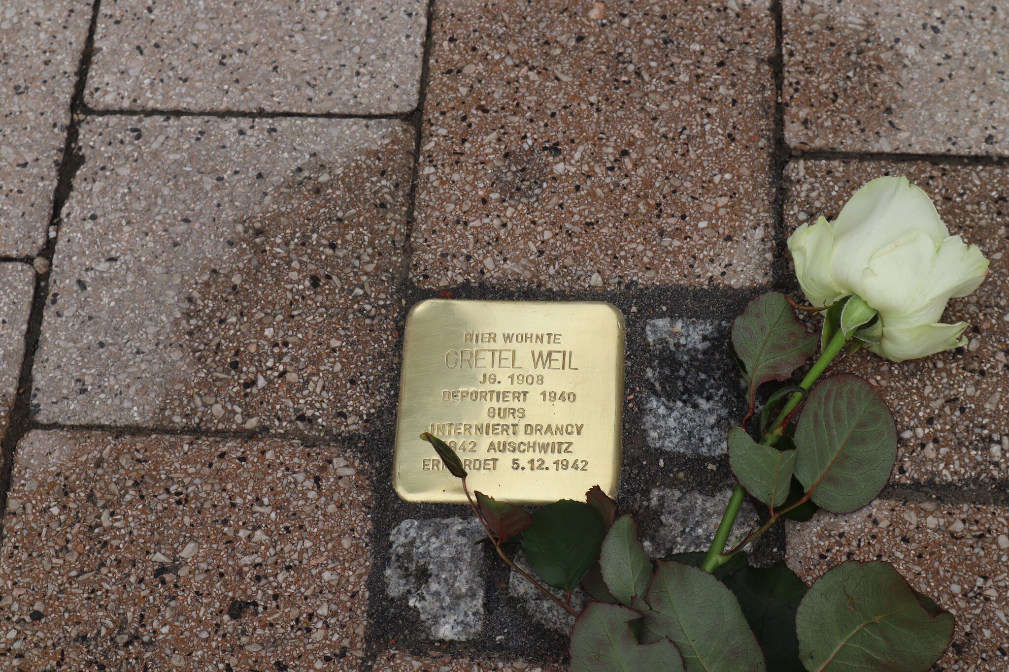 Erster Stolperstein in Gailingen: "Unaufdringlich und eindringlich ...