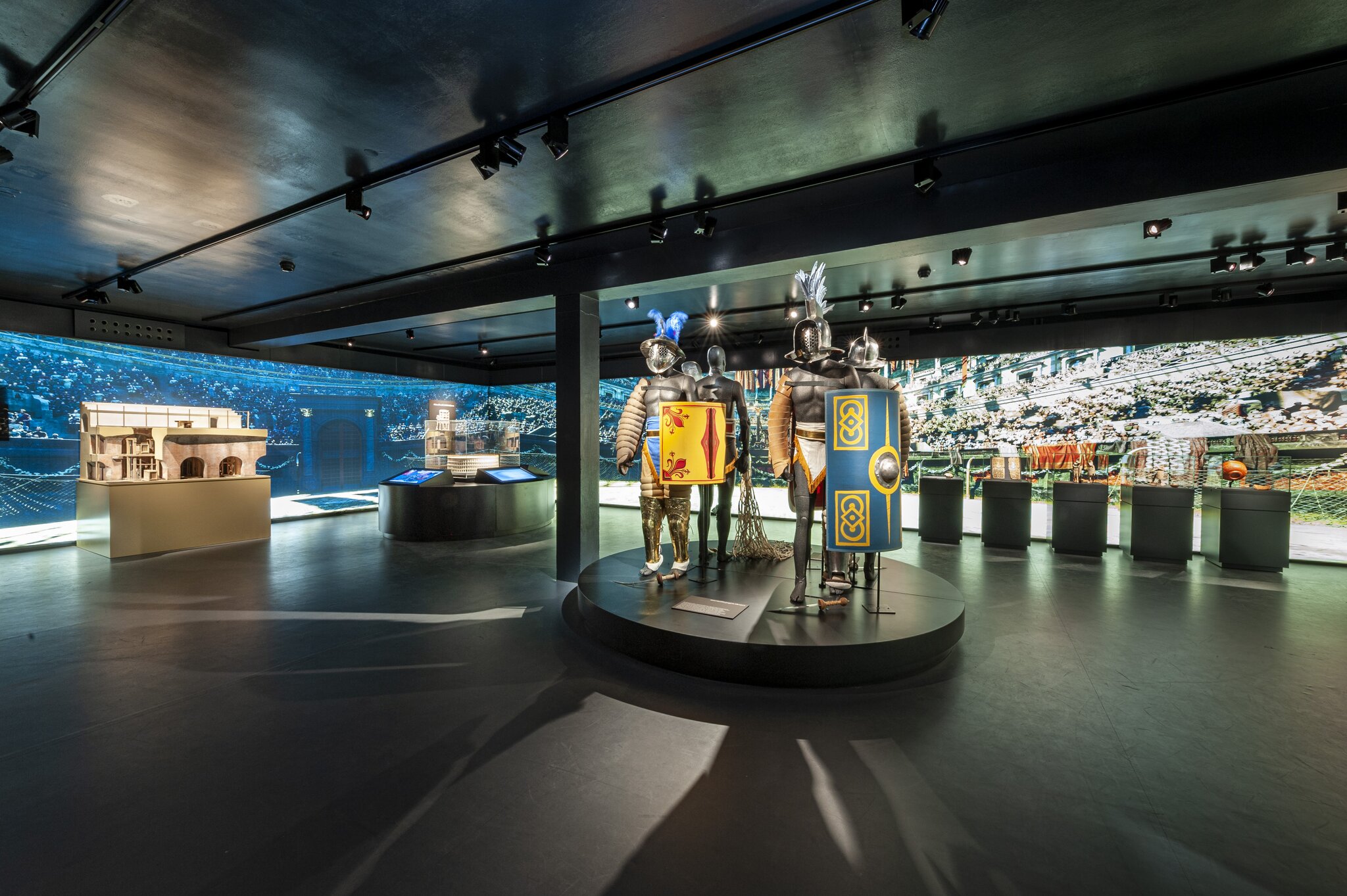 Neue Kult-Ausstellung im ALM Konstanz eröffnet: Gladiatoren im "Escape ...