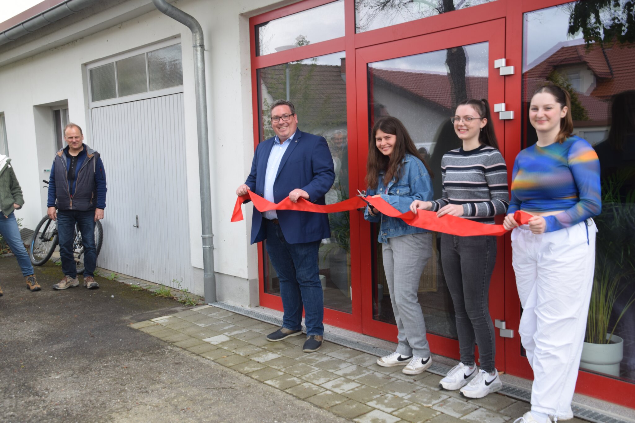 Eröffnungsfeier in Bankholzen: Jugend trifft sich im „Octo-Club“ - Moos