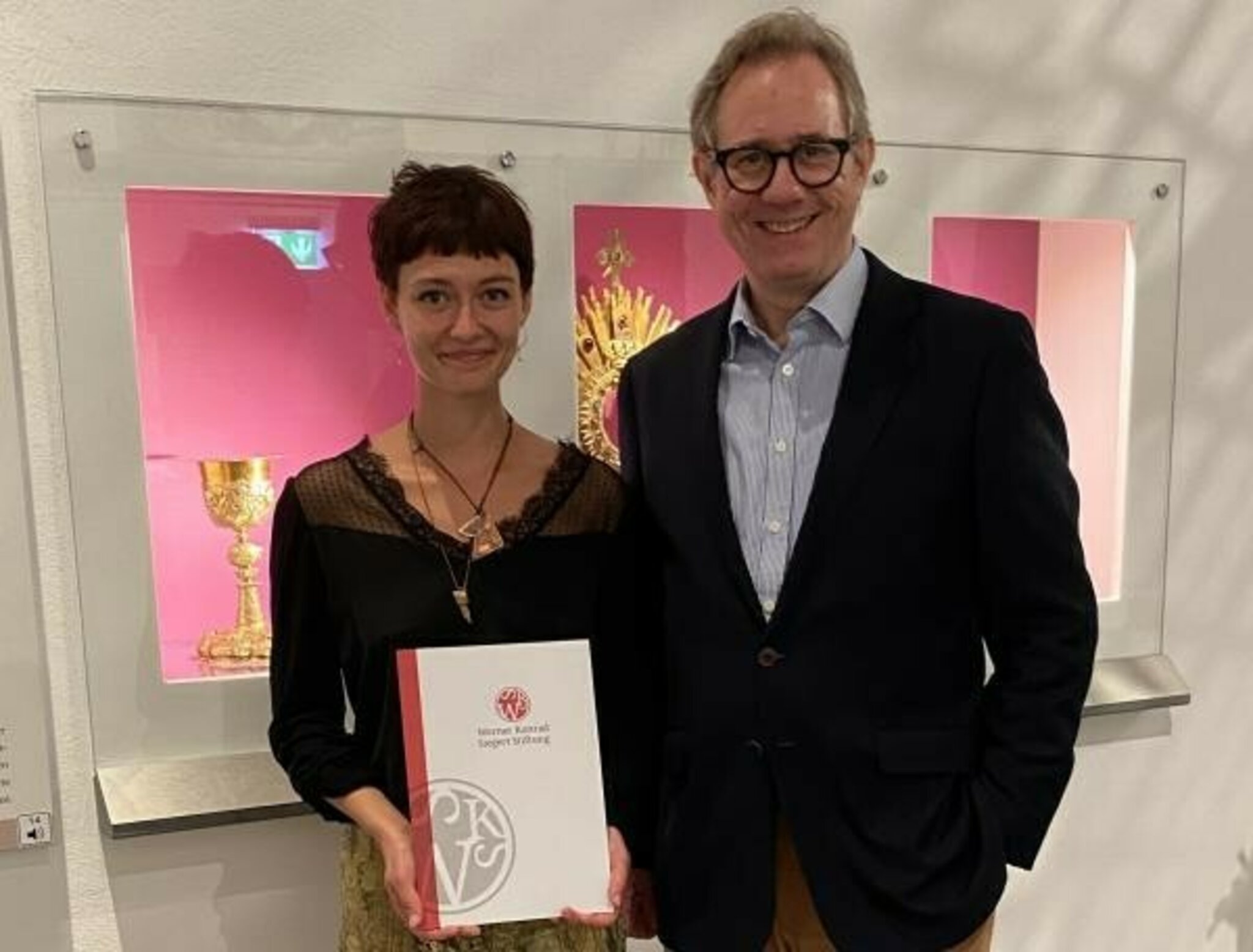 Übergabe im Rosgartenmuseum: Siegert-Stiftung zeichnet Sarah Steuer mit ...