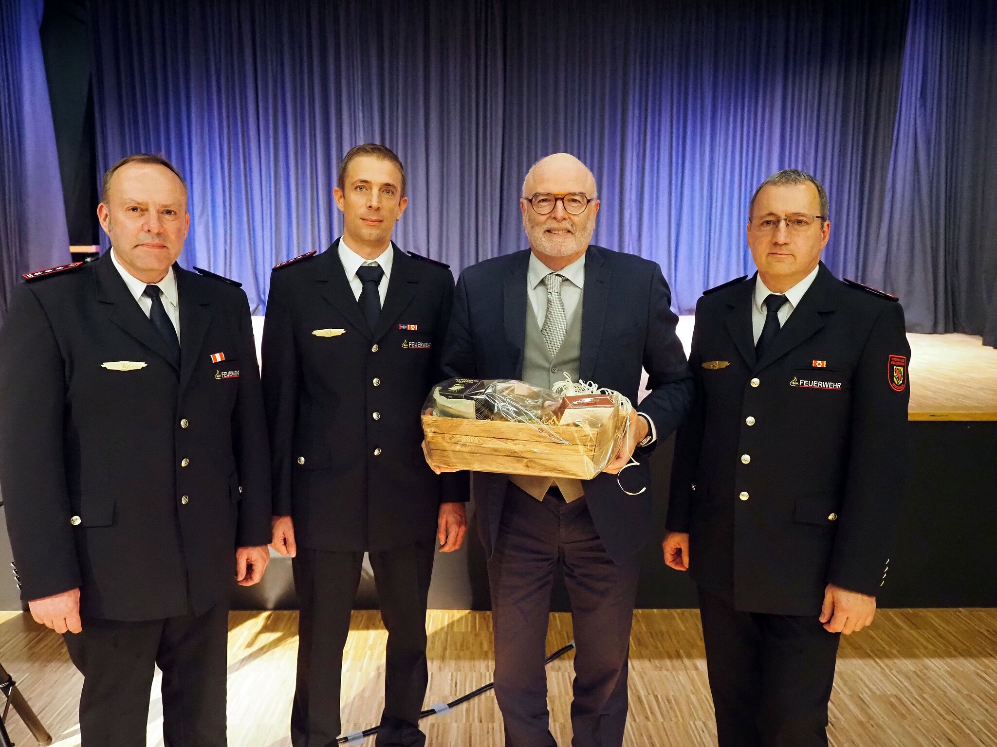 Stockacher Wehr wählte und ehrte in Espasingen: Die Feuerwehr in 30 ...