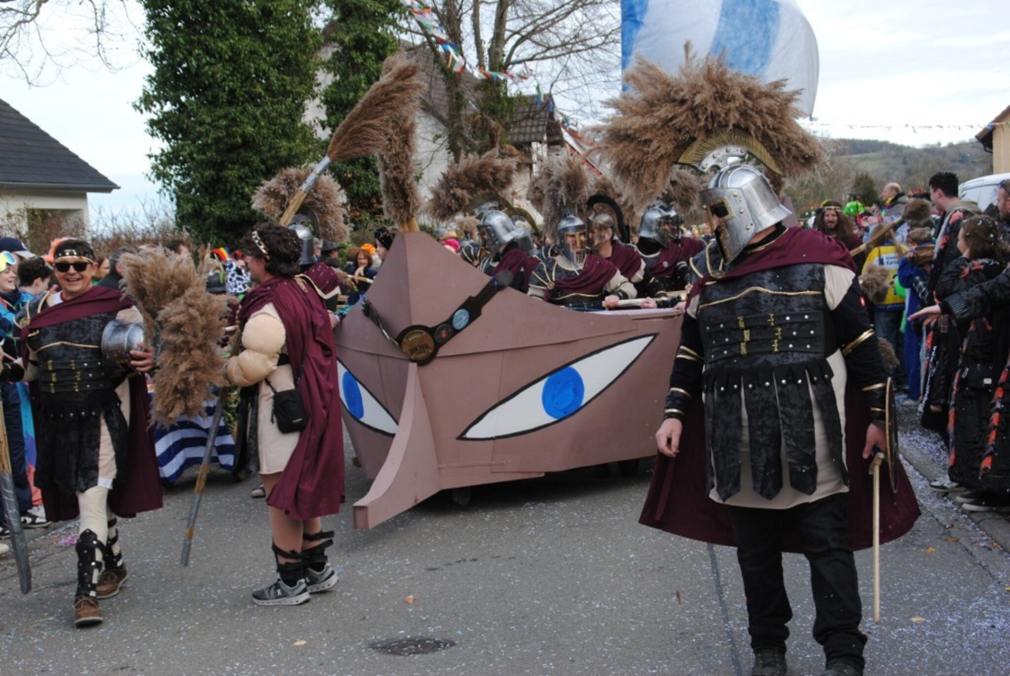Höriumzug durch Bankholzen / Teil 2: Narren feiern mit den Hörizünften ...