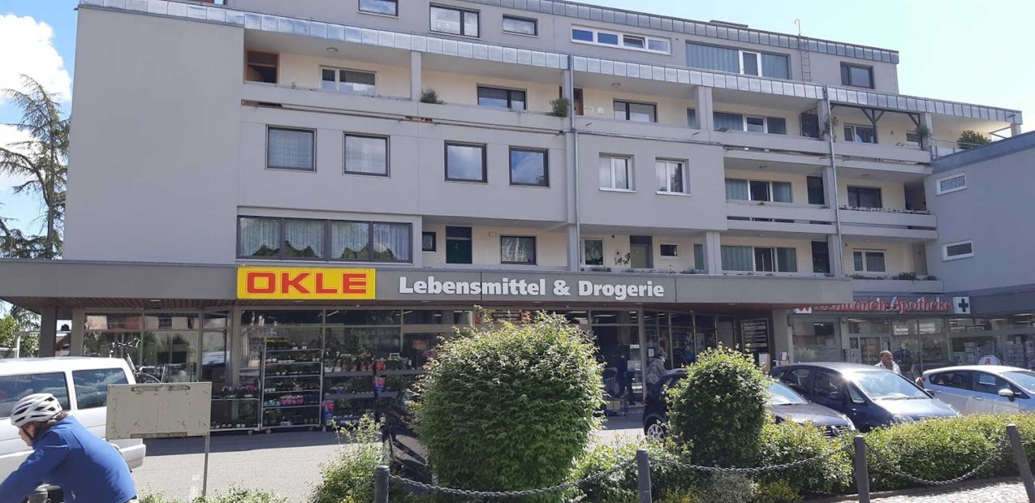 Aktion in Dettingen für die "Tafel": "Kauf eins mehr" mit der Jungen ...