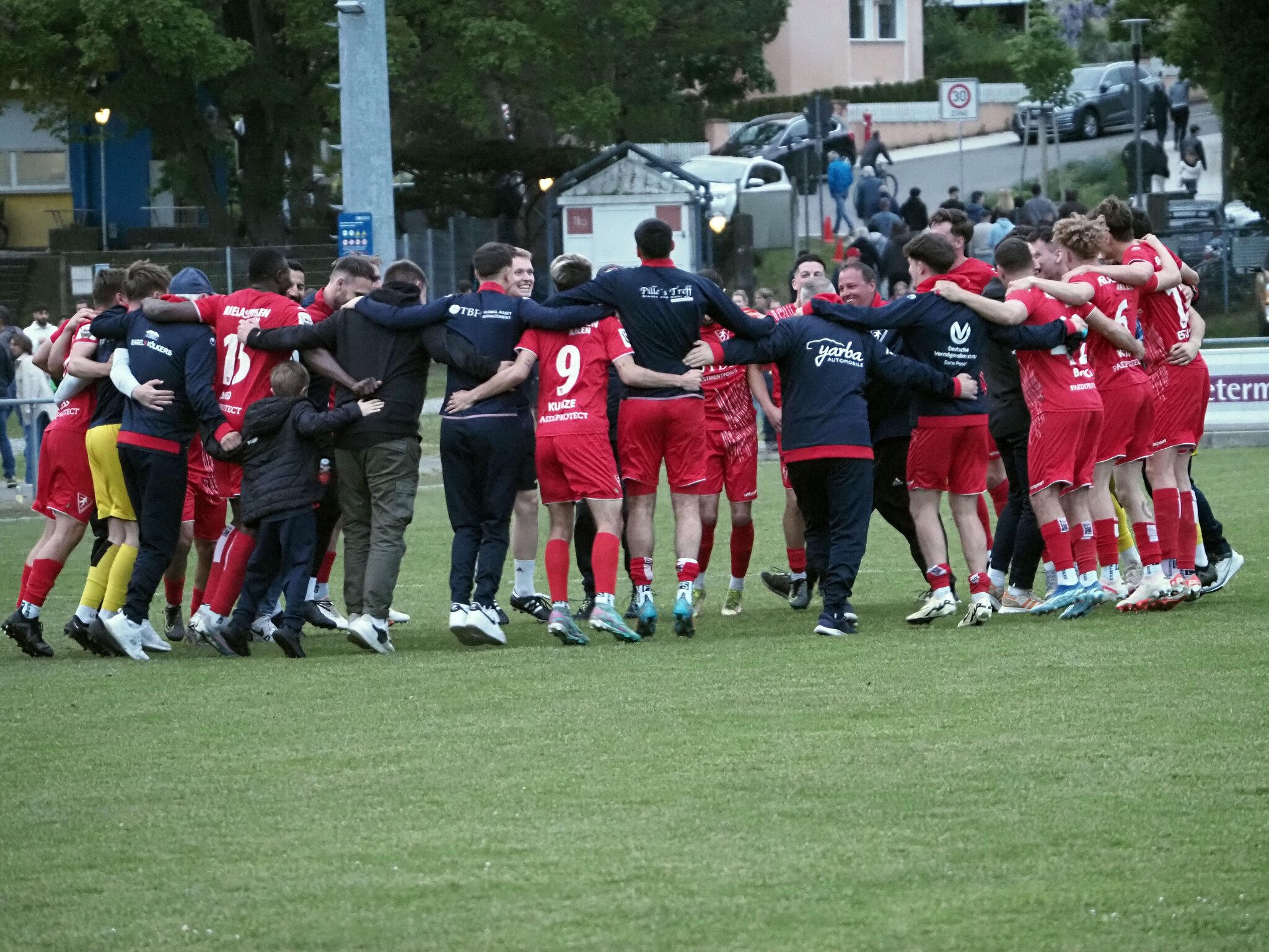 FC Singen weiter ersatzgeschwächt: Trotz 0:2 Niederlage ganz gut ...