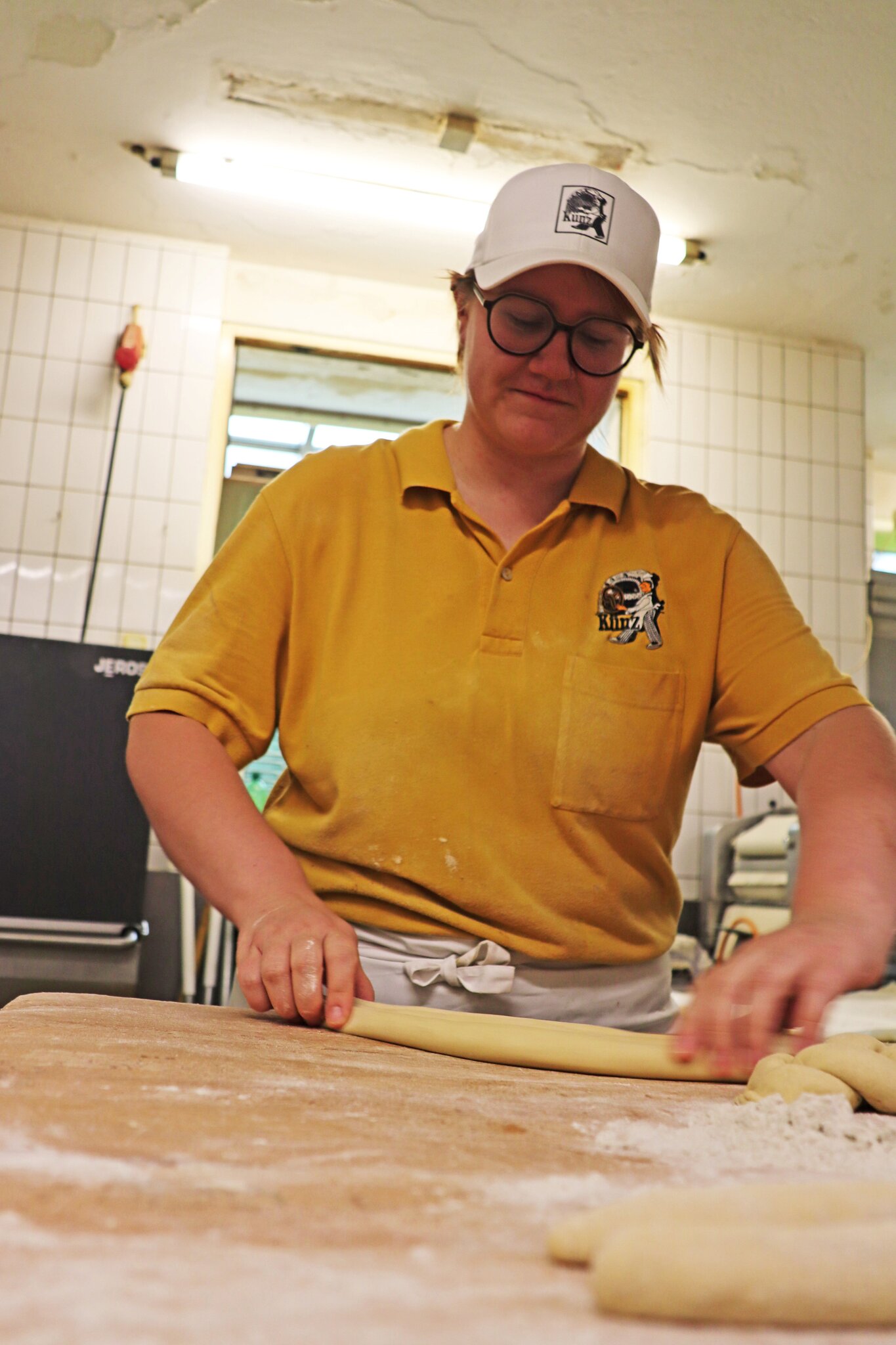 Alina Bauer ist angehende Bäckerin: Backstube statt Büro, Ausbildung ...