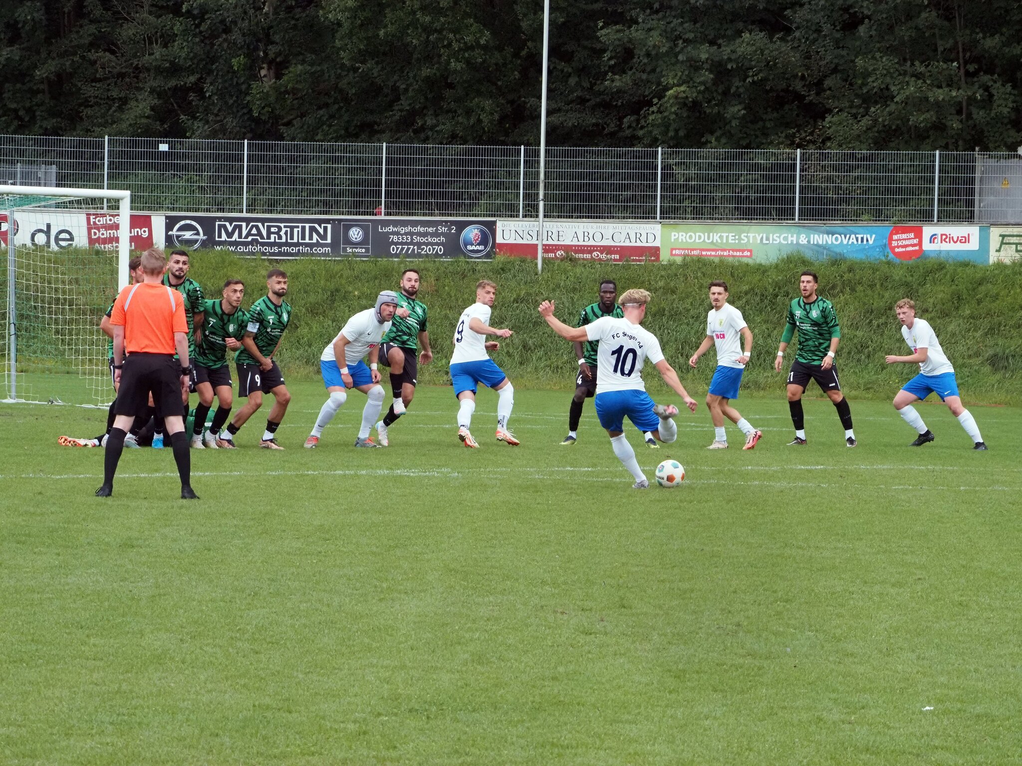 Remis noch bis zur 84. Minute: FC Singen geht auf dem schweren Gelände ...