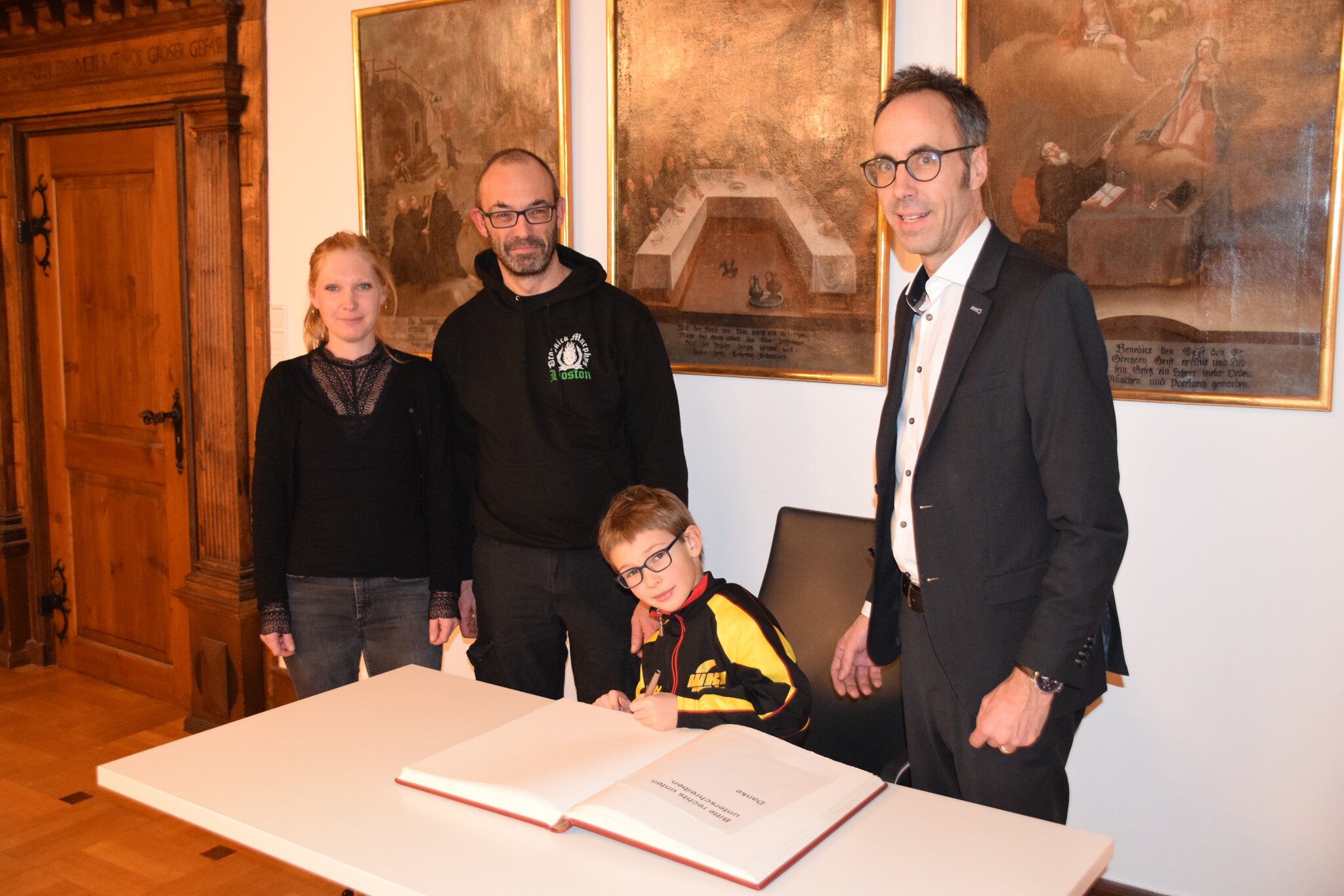 Eintrag ins Goldene Buch: Eine gebührende Würdigung für Karate ...