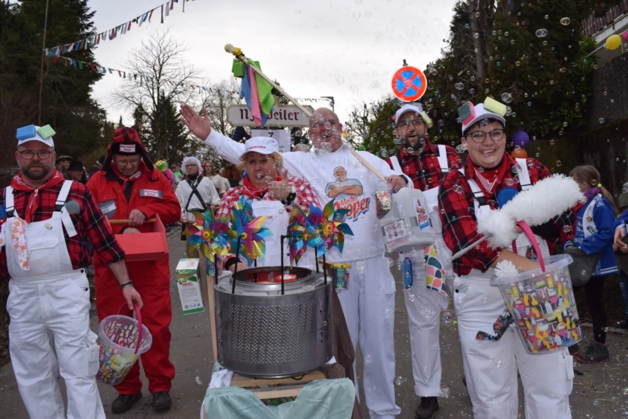 Höriumzug 2025: Narren, Narreteien und ein Fastnachtsexpress - Öhningen