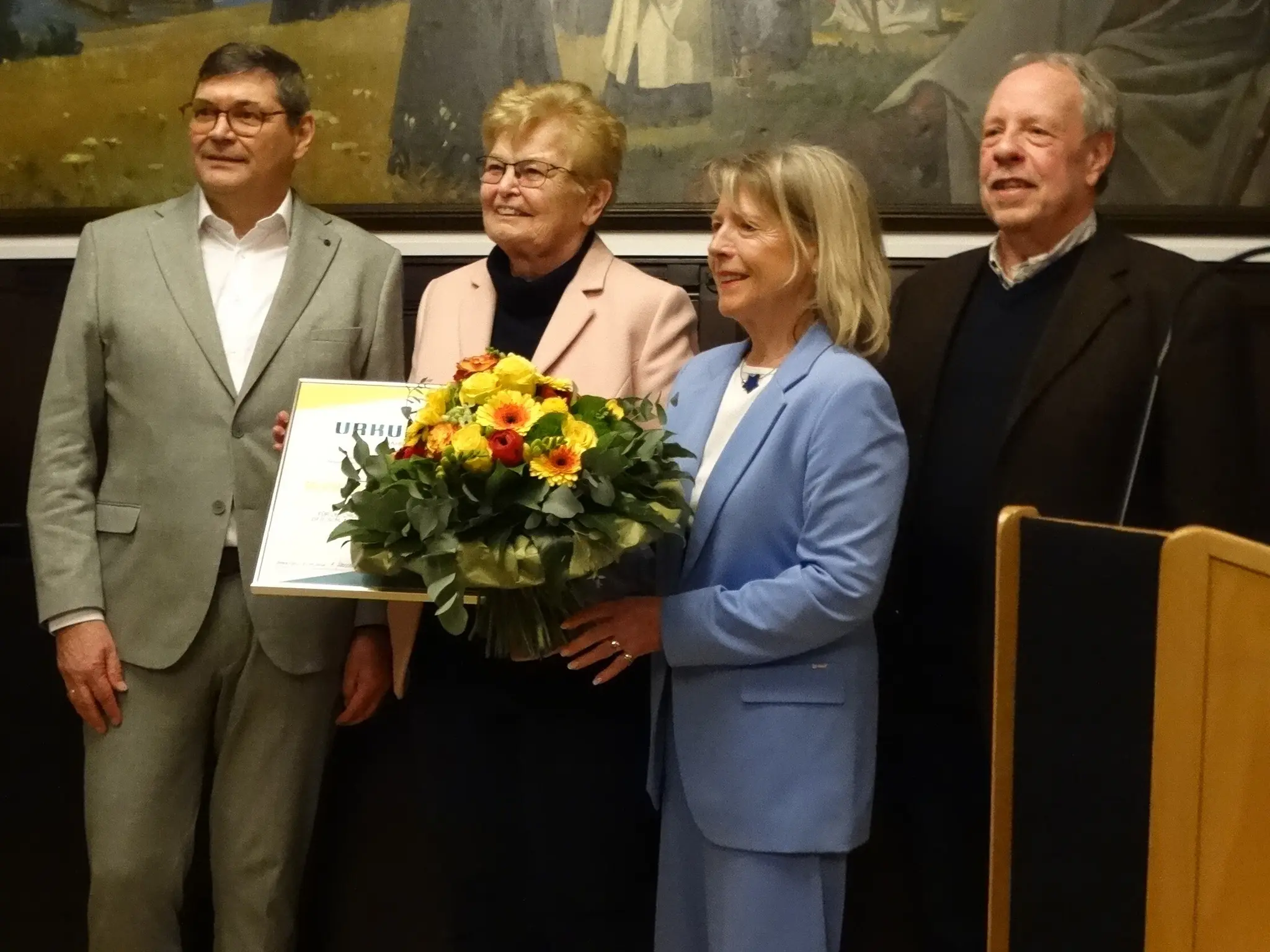 Feierliche Verleihung im Zeller Rathaus: Margarete Strübig ist erste ...